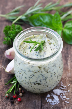 Kräuterbutter – selbst gemacht › Gasgrill - Wissen, Tipps & Rezepte